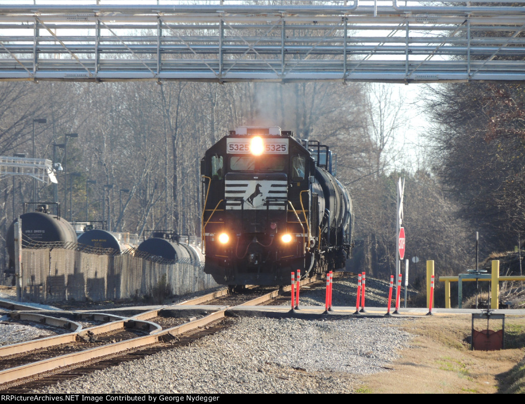 NS 5325 / GP38-2 delivery of tank cars @ a local chemical company
